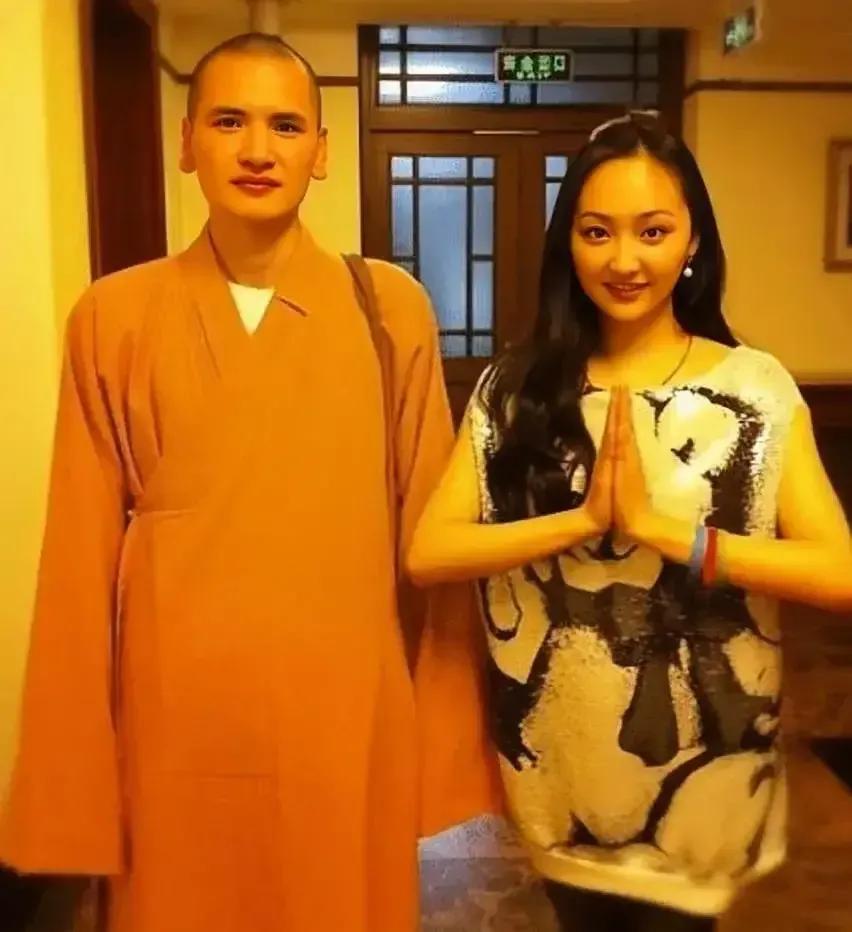 Myanmar's most handsome monk Takong VS China's most handsome monk Shi Mingxin, which is more ...