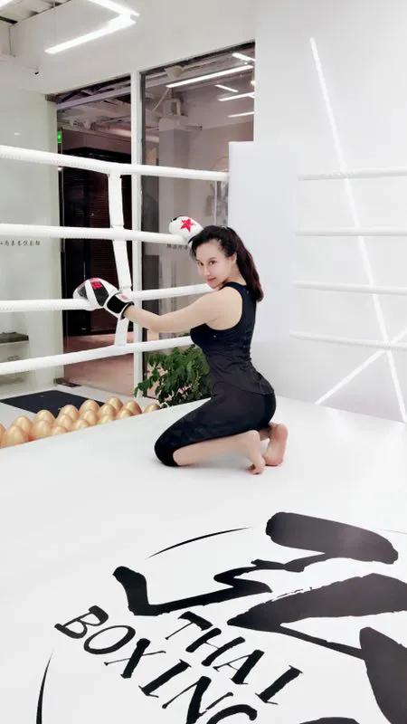 Hou Yaohua's female apprentice Anna Jin and Li Yifeng have a very close ...