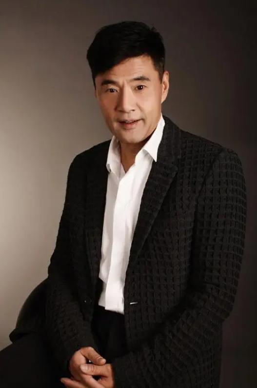 Yu Rongguang: After 35 years of being in love with his first love, why did his wife part ways ...