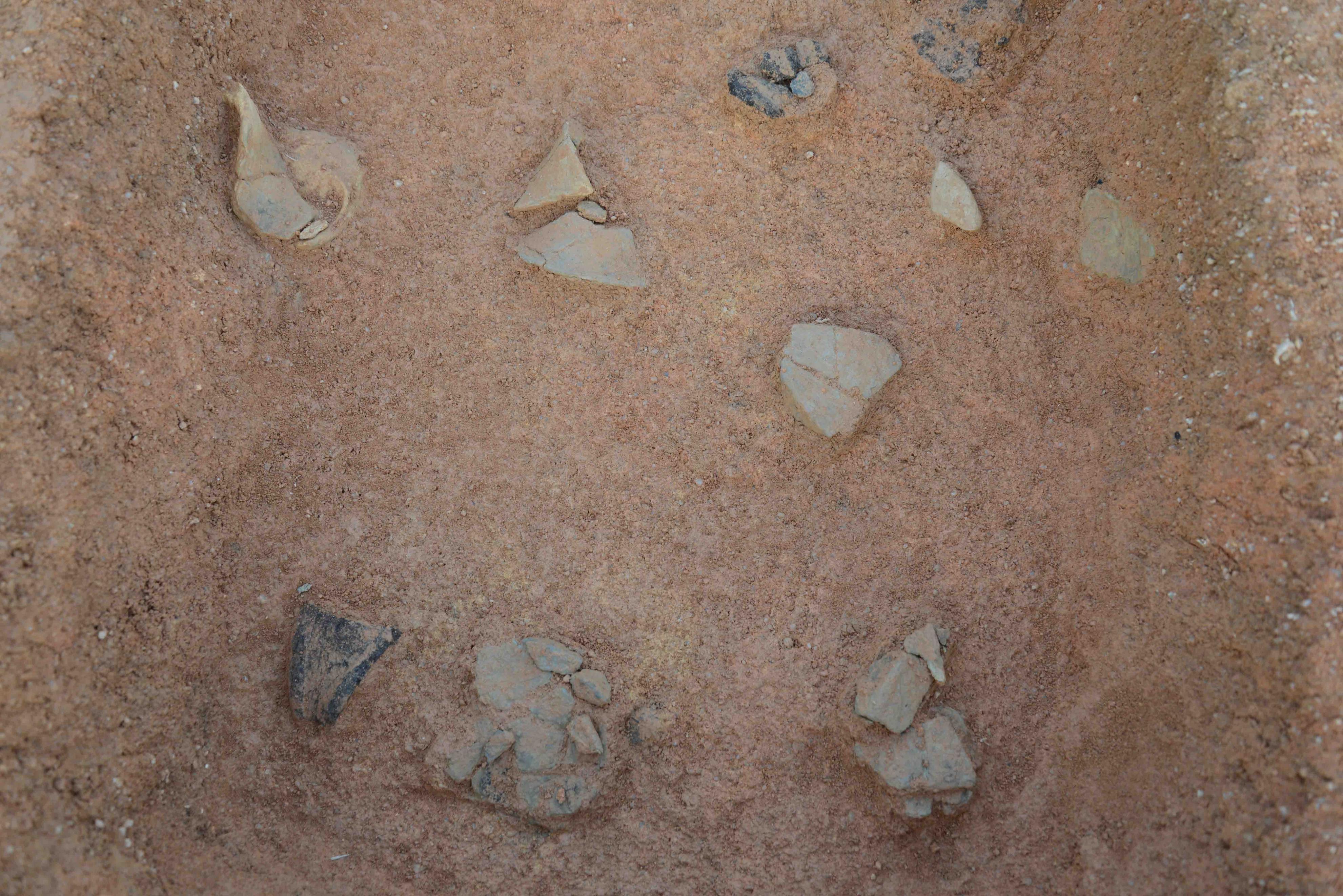 Reveal the mystery of stone urn burials in the British Stone Age in ...