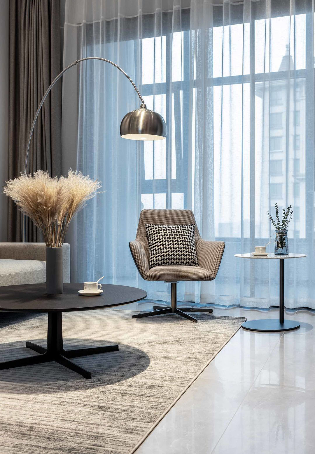 With a space of 165 square meters, the entrance is covered with wooden ...