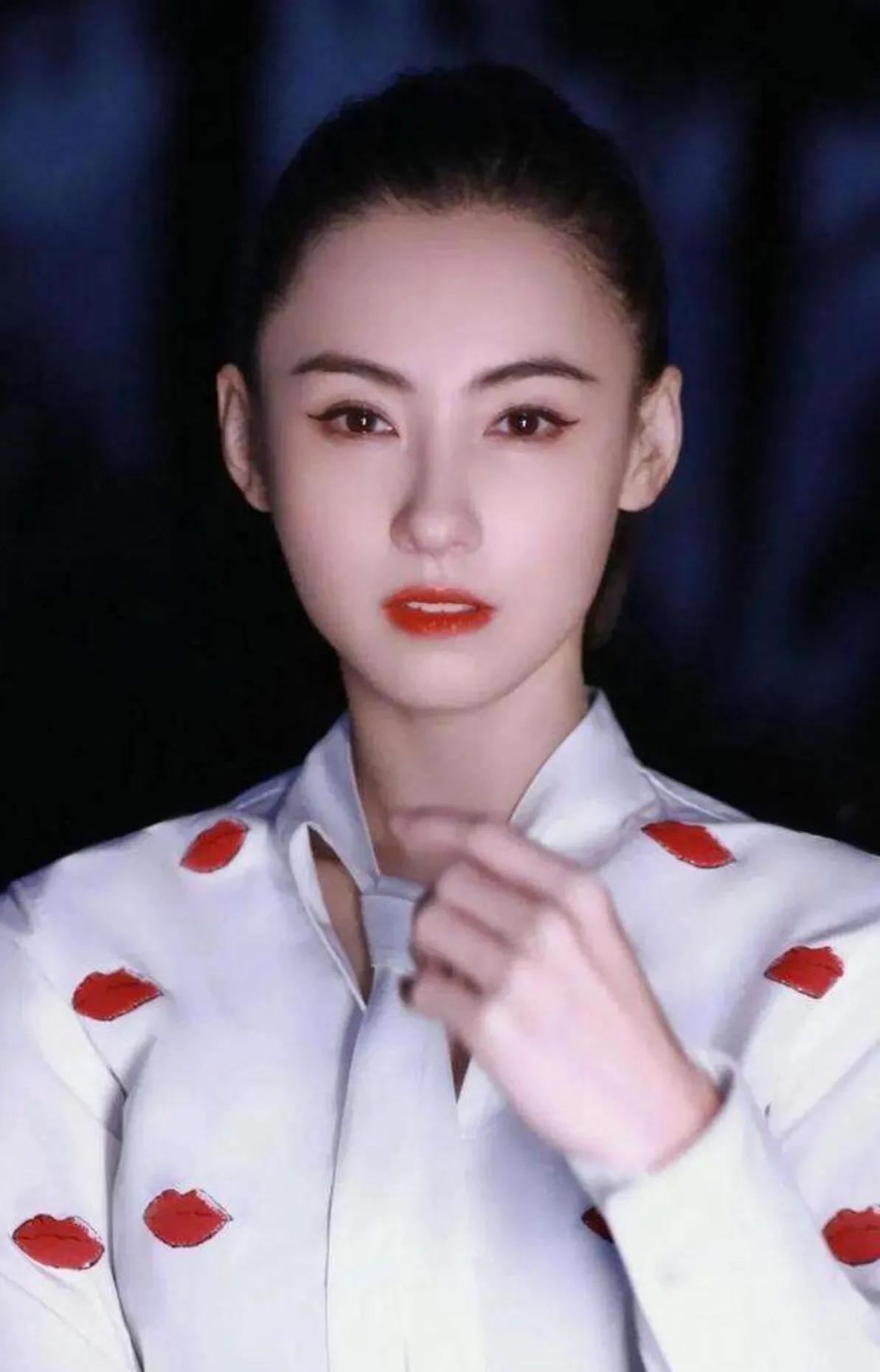 The goddess Cecilia Cheung is 1.65 meters tall and weighs 47 kilograms ...