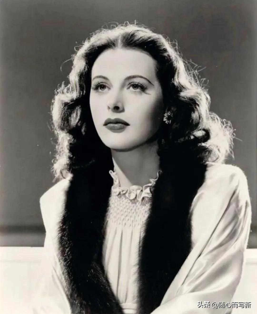 A Hollywood goddess who combines beauty, intelligence, and sexiness ...