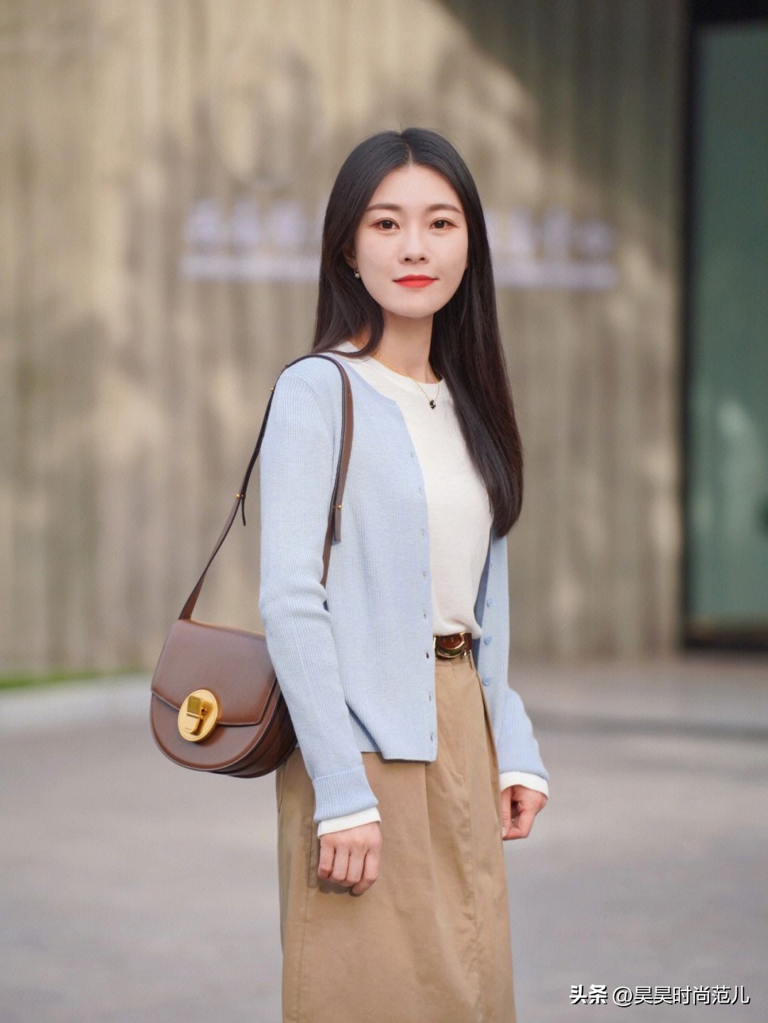 Spring fashion is still indispensable for soft and comfortable sweaters ...