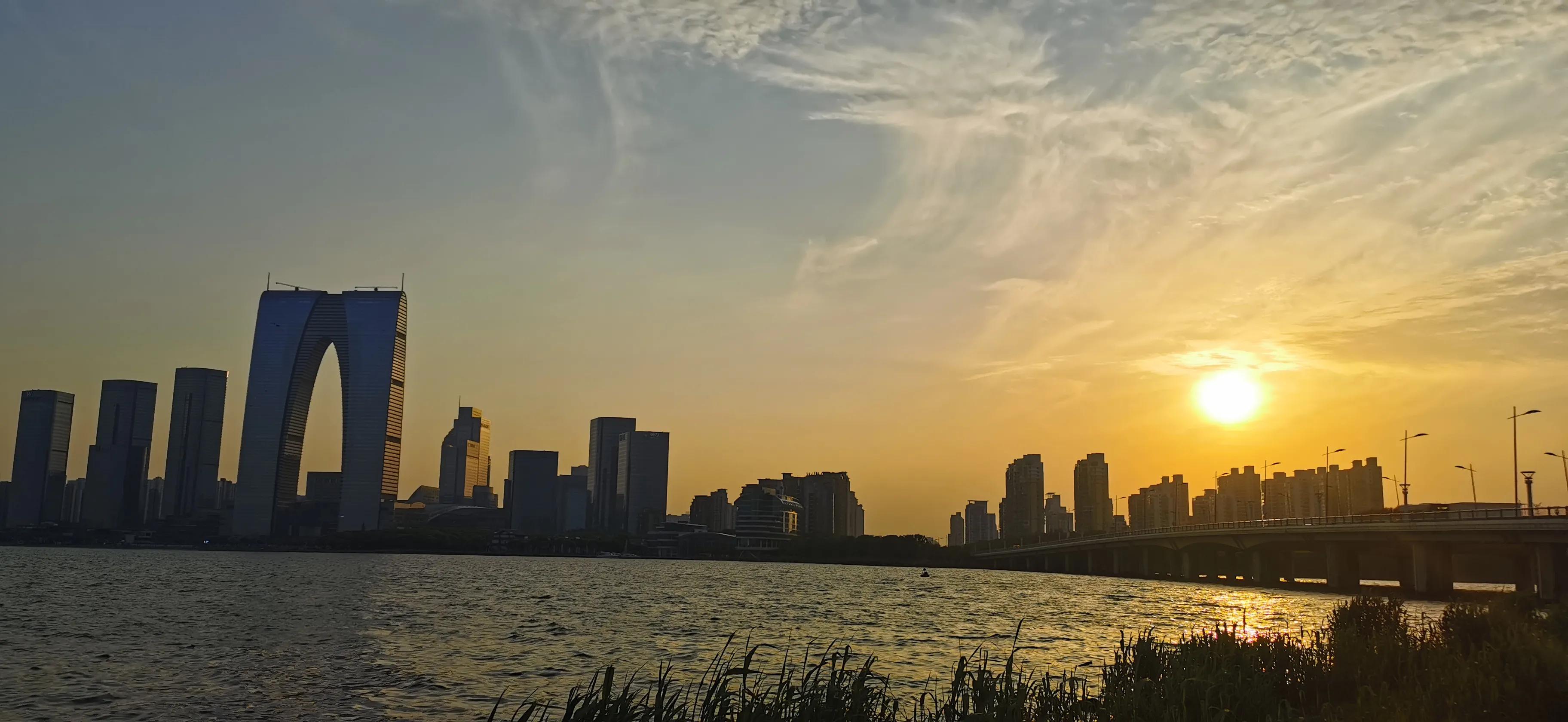 Visit Jinji Lake - iMedia