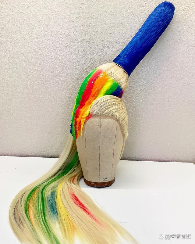 The creative retro court wig with the universe inside - iNEWS