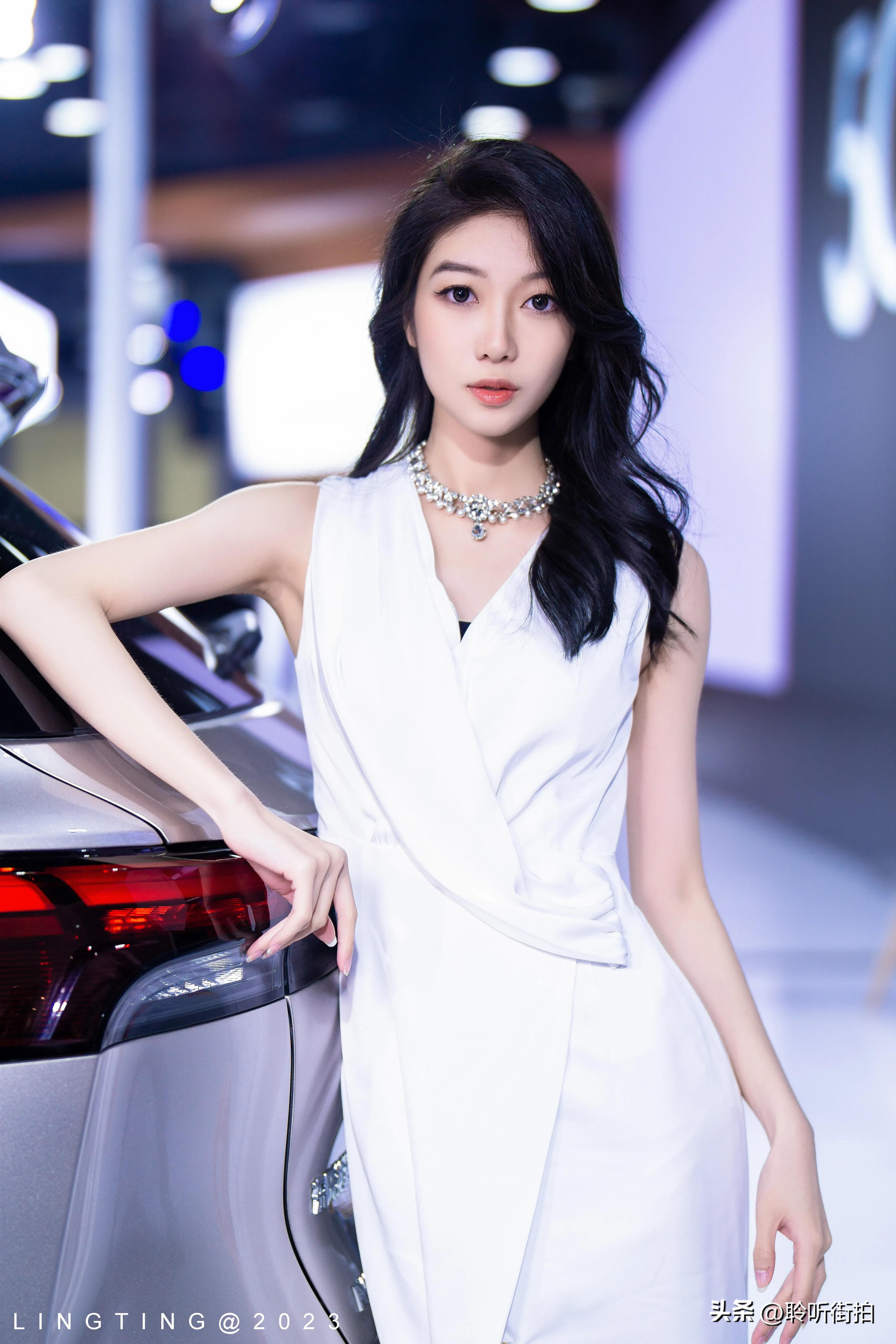 Auto show car model: Hong Yin - iNEWS