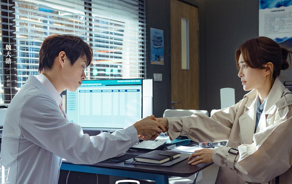 Qin Lan and Wei Daxun are in love because of drama?The two went back to the hotel together, Qin ...