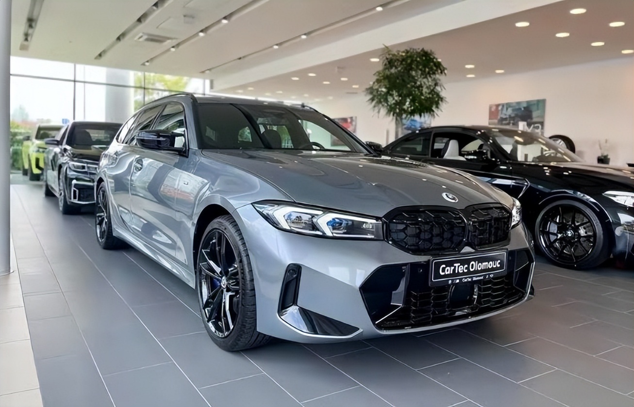 The new touring version of the BMW 3 Series is coming, the first red ...