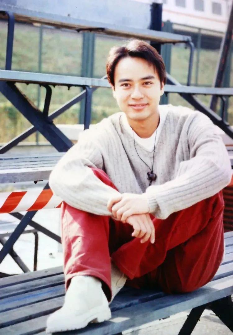 Why is Zhou Huimin sandwiched between the Polaroid twin stars, Keqin Li ...