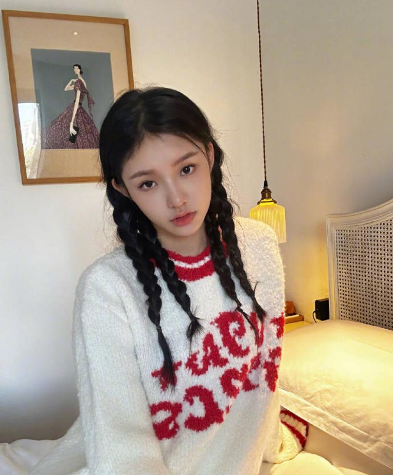 The most beautiful mermaid: Lin Yun posted home photos, netizen: Zhou ...