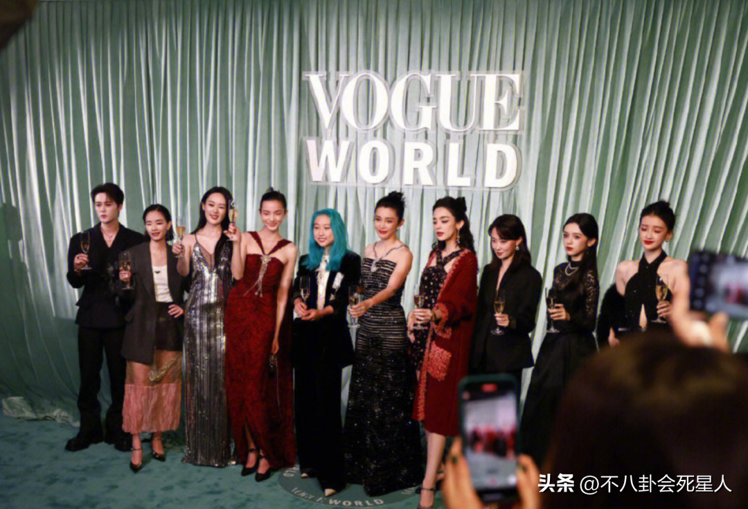 The group photo of celebrities exposed the reality of the entertainment ...