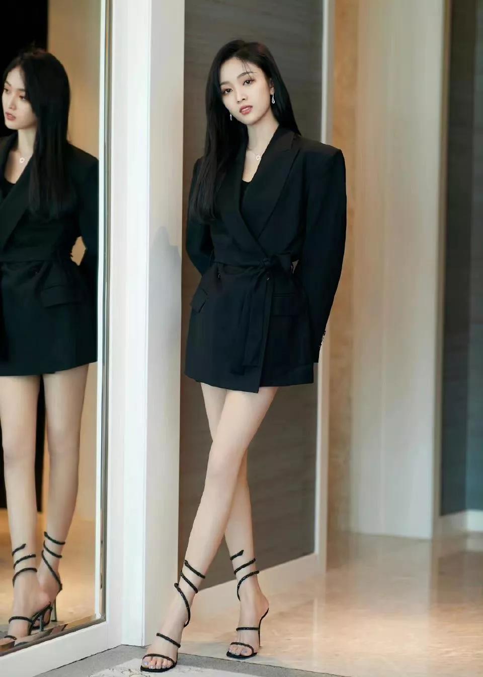 Wu Xuanyi, feet - iMedia