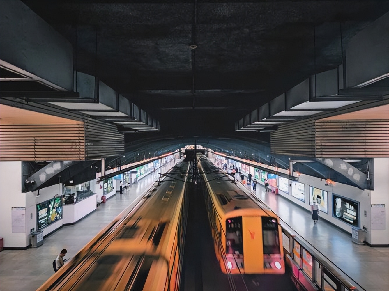 Comprehensive optimization of subway timetable considering passenger ...