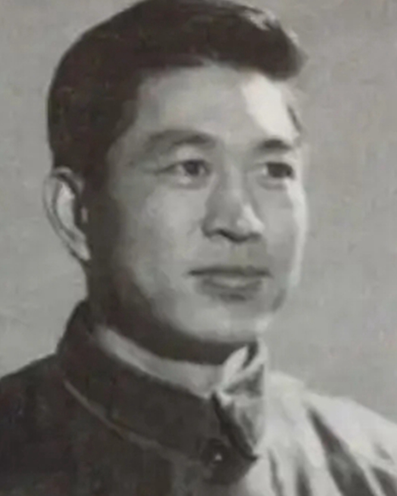 What is Jiang Qing's attitude towards the staff around him? The ...