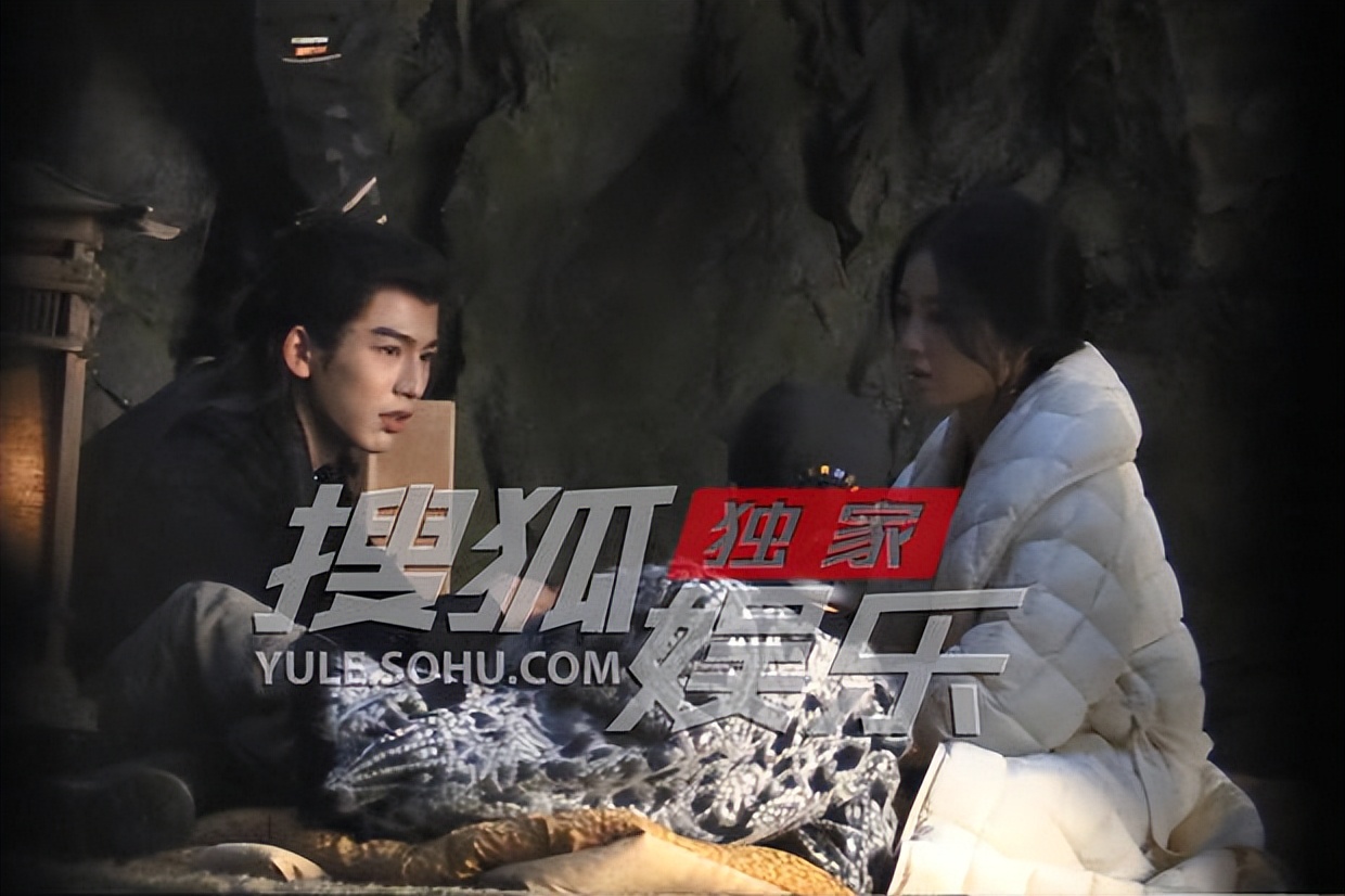 Guo Jingming lay on his side to give lectures to Yu Shuxin and Zhang ...