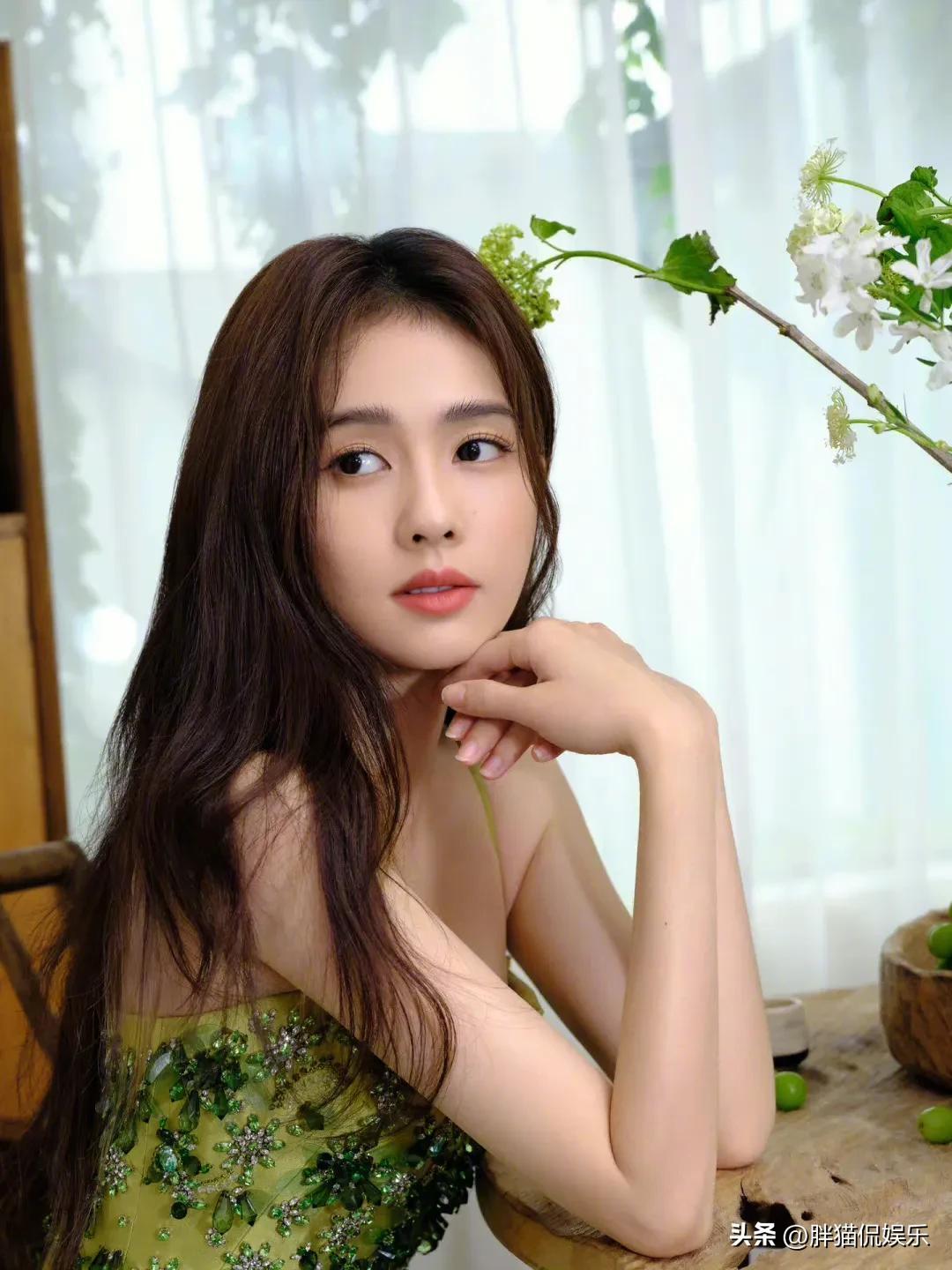 Bailu's modern clothes are more atmospheric and stunning than her ...