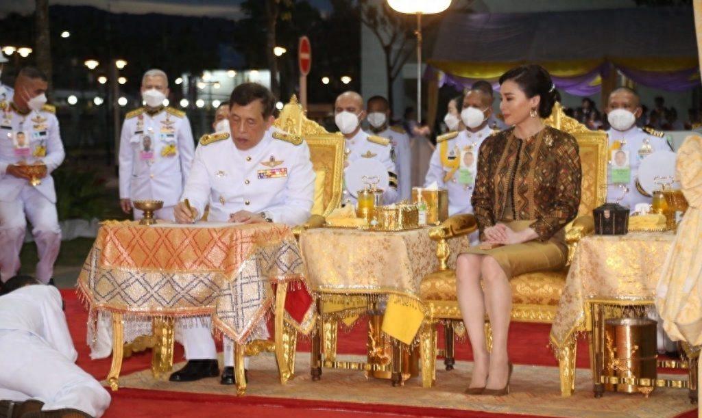Queen Suthida: Her kneeling ceremony was perfect and her high heels never fell off. She was ...
