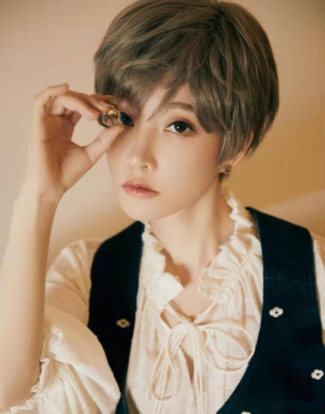 Feng Timo posted the latest pictures, wearing a fairy dress for the ...