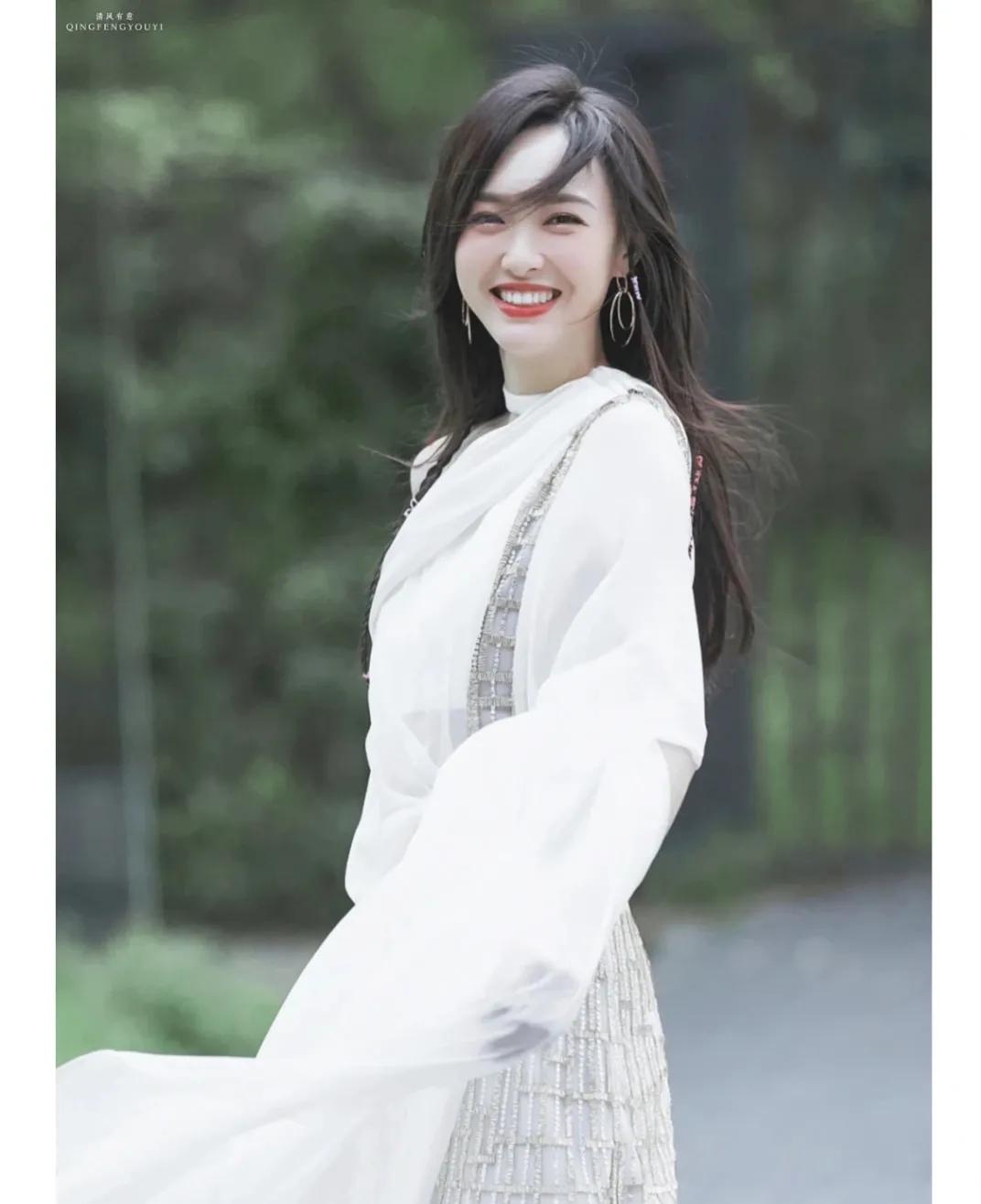 "Tang Yan: A sweet girl who shows her true self" This is pure natural ...