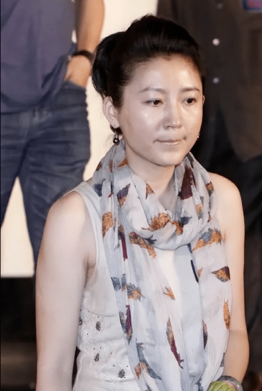 Wang Xiaoya is completely unrecognizable without makeup. She looks a few years old in an instant ...