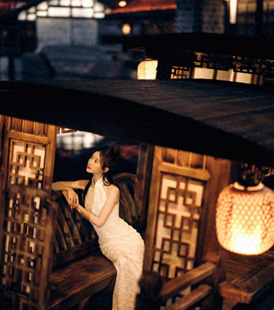 Beauty comparison of actresses at the Mid-Autumn Festival Gala: Zhang Xiaofei is gentle and ...