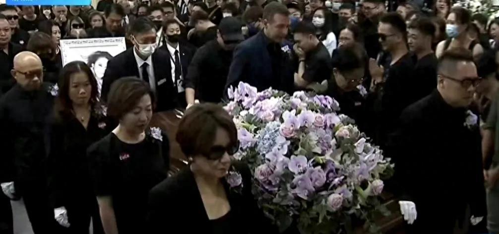 Coco Lee's official funeral, the moment the coffin entered the ...