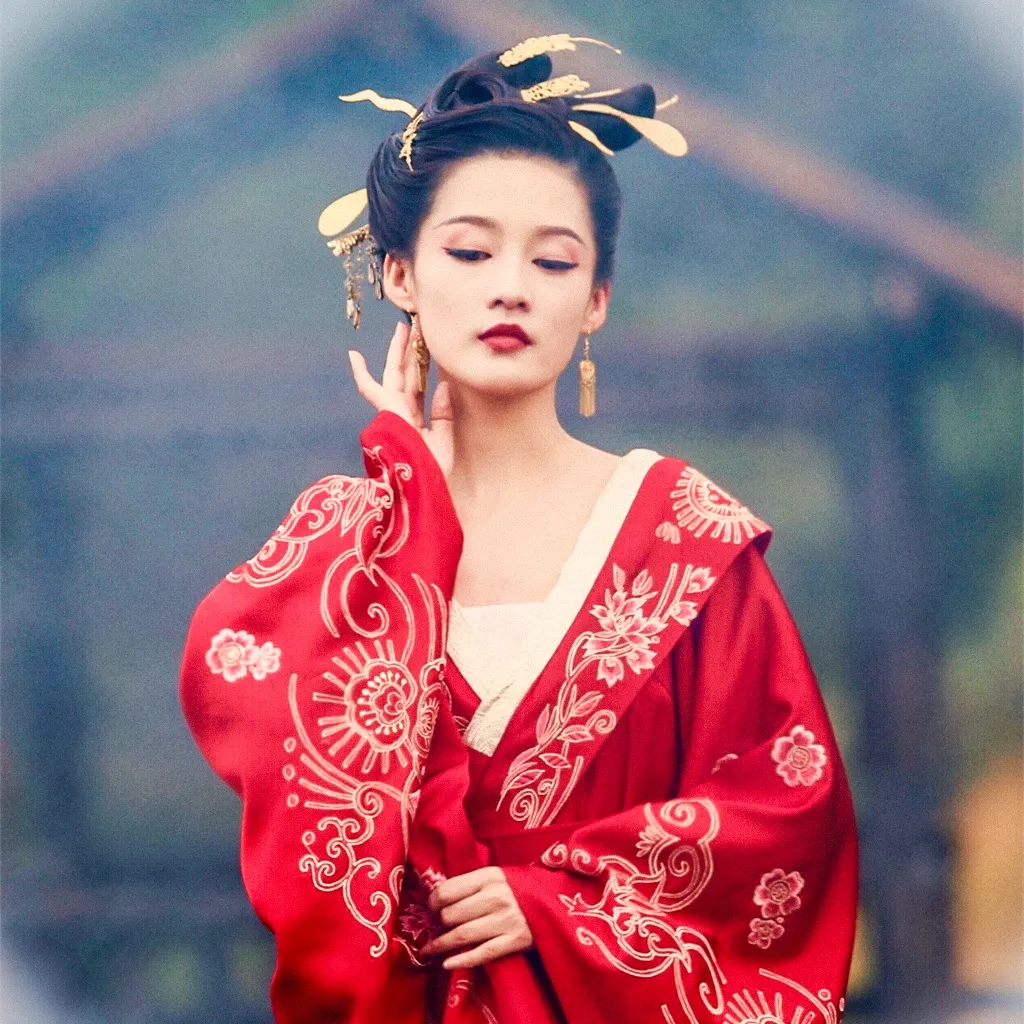 Li Qin grabbed the big cake, He Saifei became popular again, the reason ...