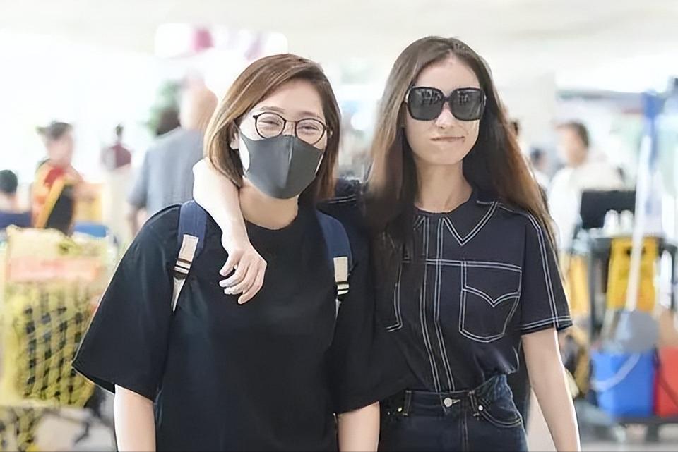 The star assistant is too much! Touching the buttocks, taking over the ...