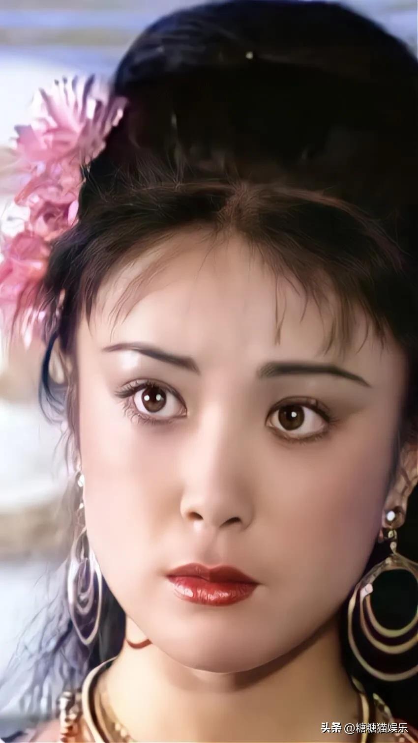 Fu Yiwei: Alluring the country and the city, beautiful as a flower - iNEWS