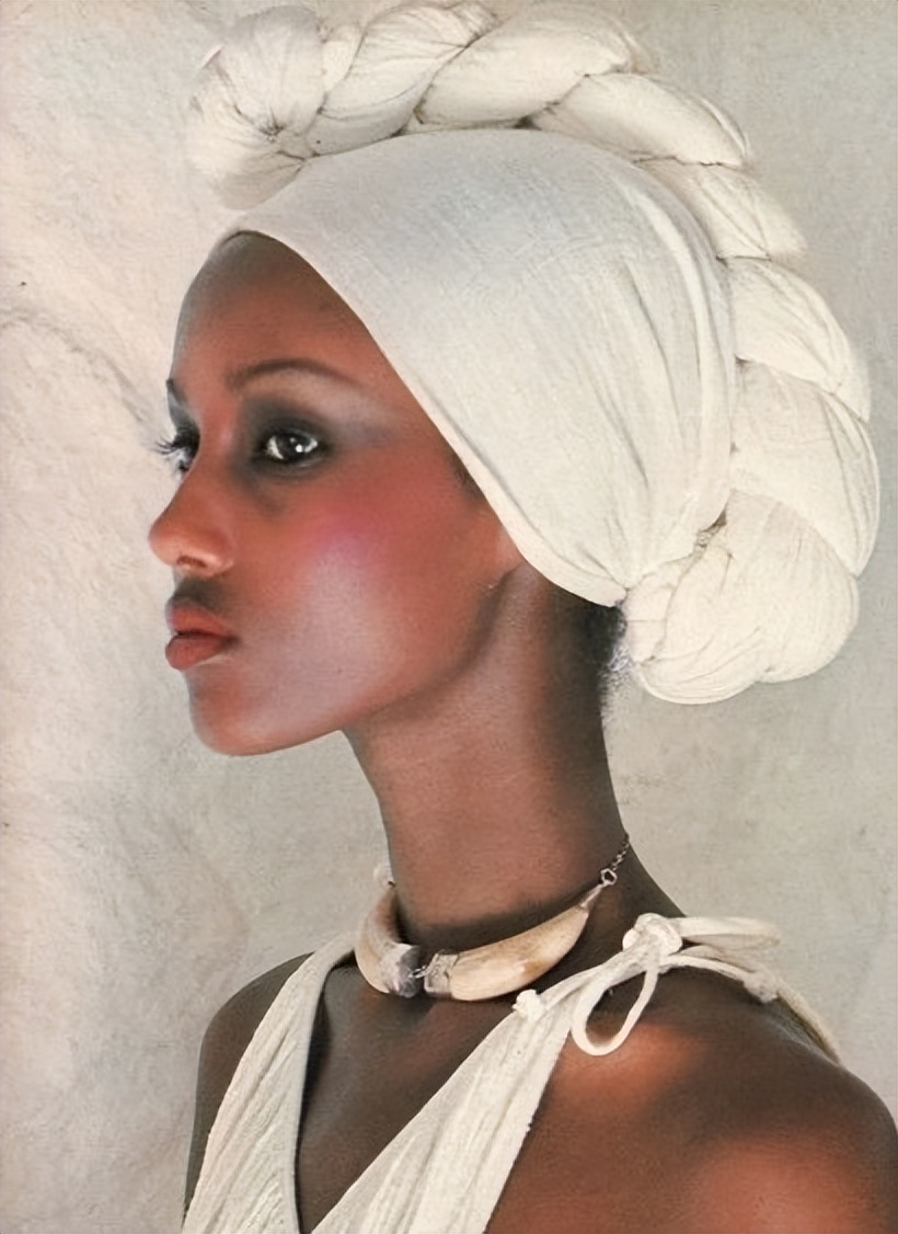 The world's first black supermodel: black body, white features, three ...