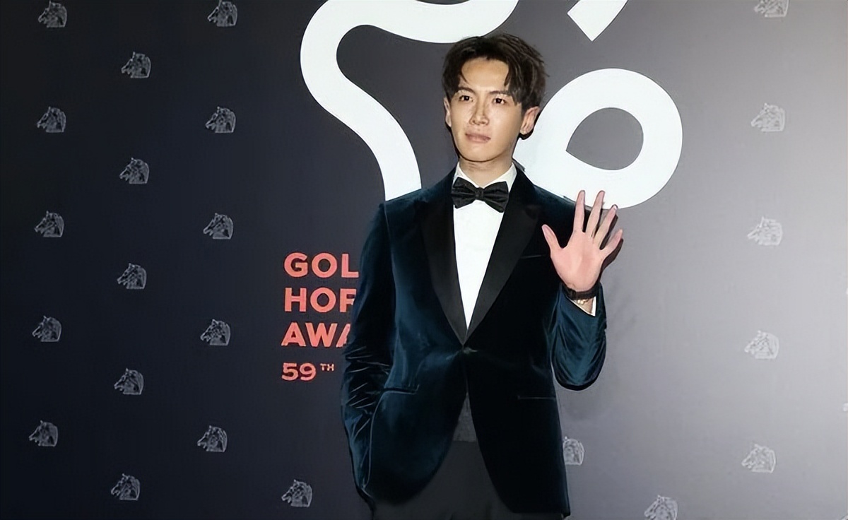 Ke Zhendong had an accident while filming, his face was injured by a ...