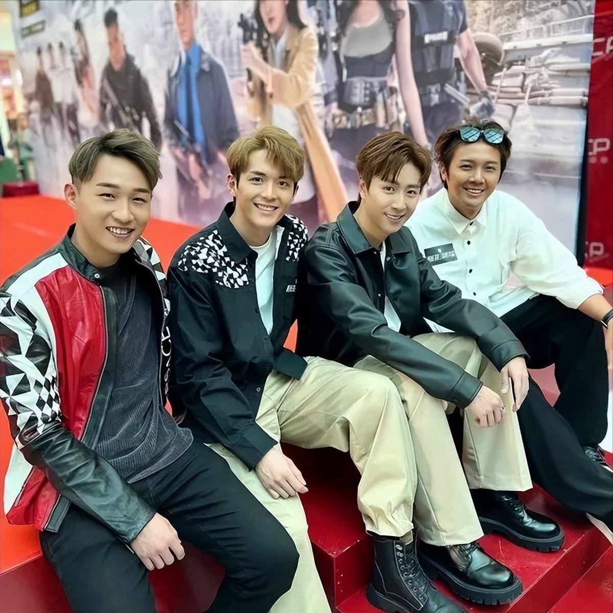 The three generations of TVB stars were named and praised for their good shows. They worked hard ...