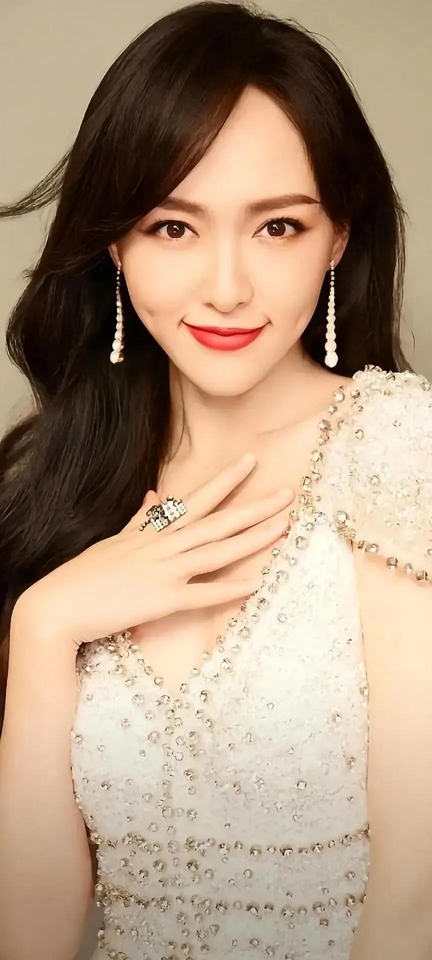 Tang Yan's beautiful picture - iNEWS