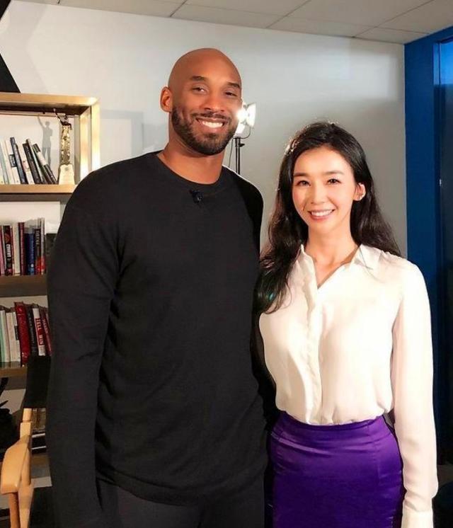 The beautiful basketball host Zhang Manyuan, with a proud figure, is ...