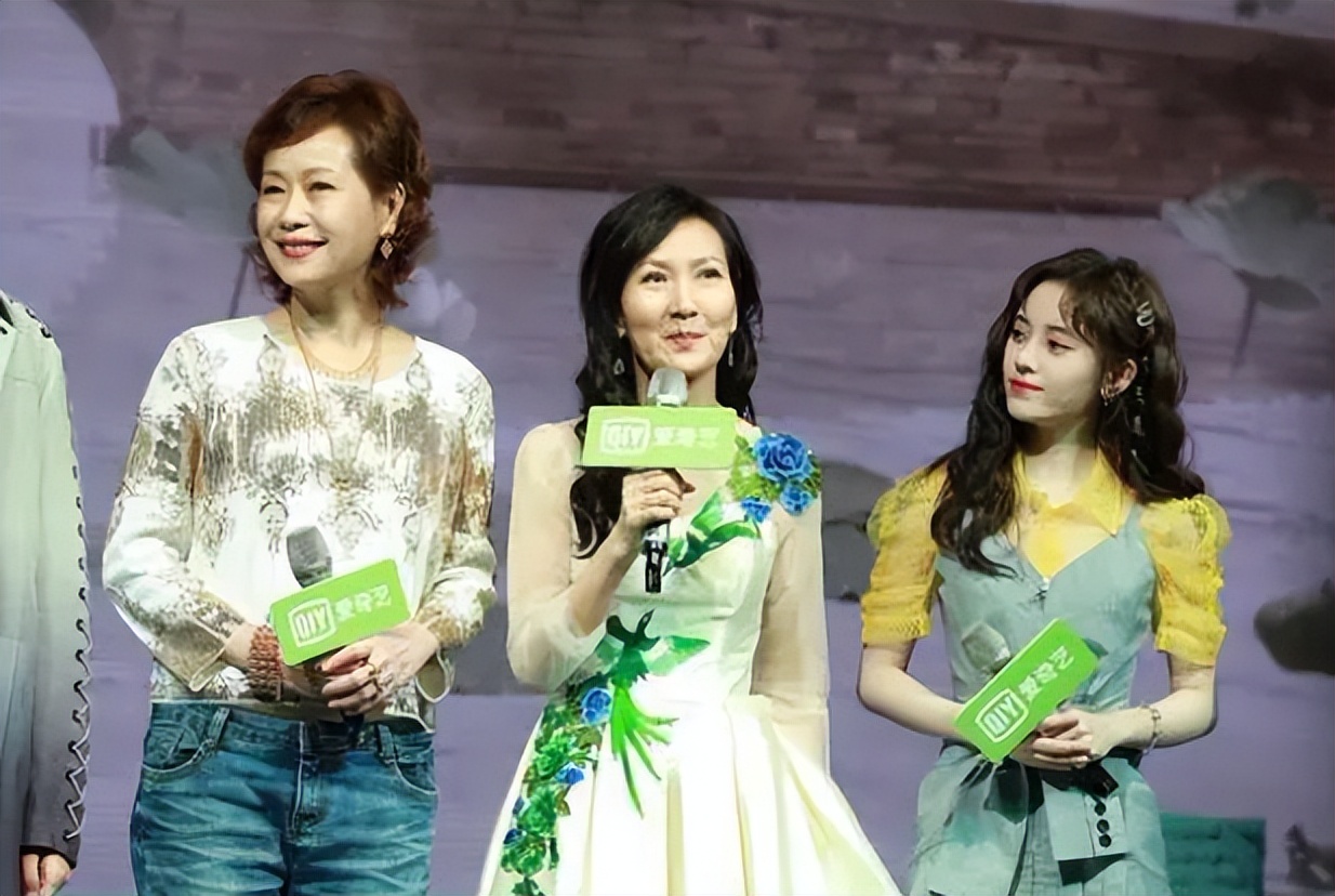 Chen Meiqi is 4 years younger than Ye Tong in the same frame, her ...