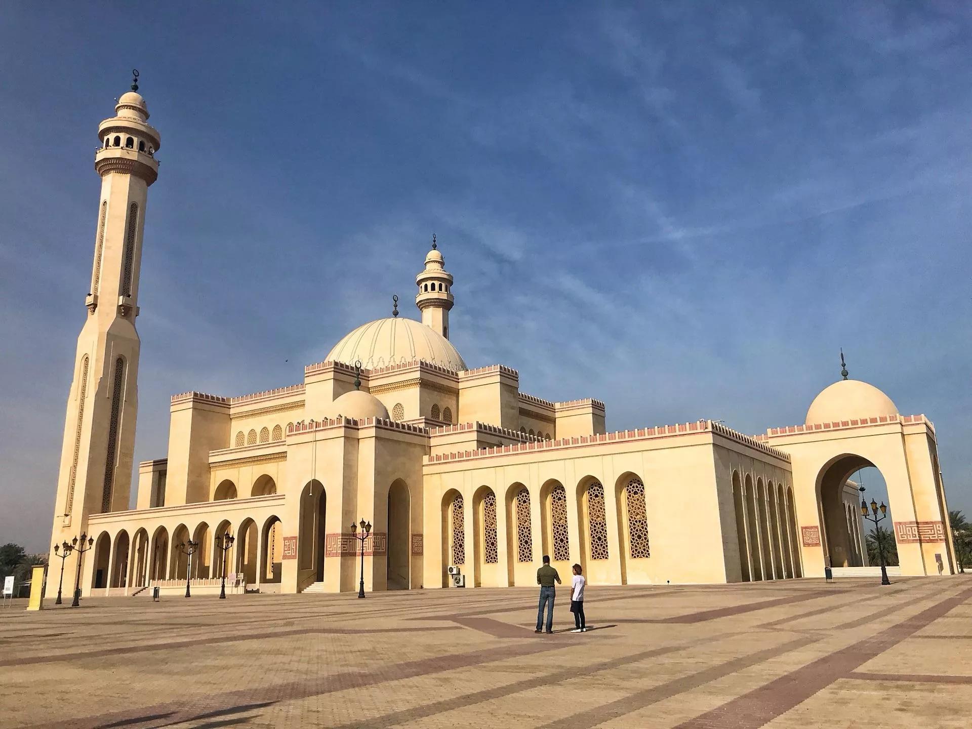 The smallest country in the Middle East, will show you a real Bahrain ...