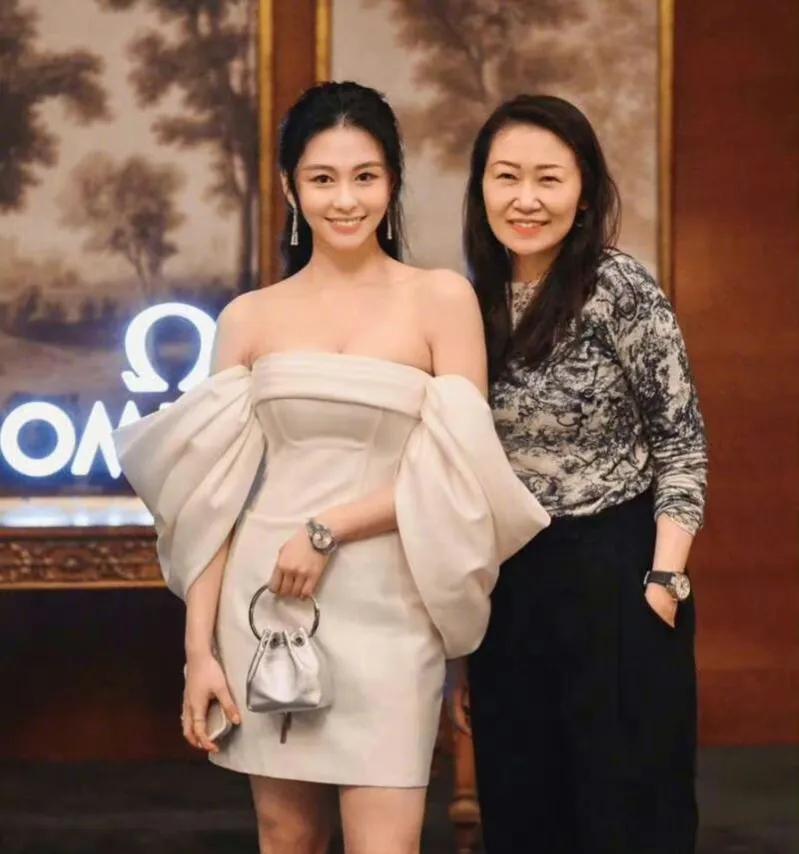 Weng Hong's daughter has a super high face value, Qiu Shuzhen's ...