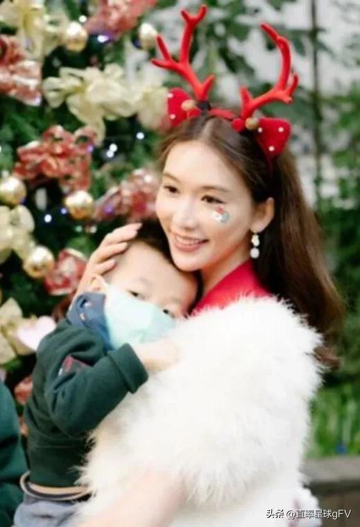 Lin Chiling posted a group photo to celebrate her Japanese husband's ...