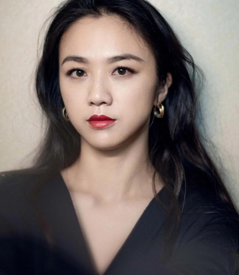 There is a kind of woman who has mediocre facial features but is very ...