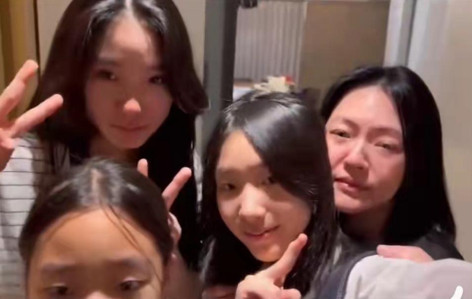 Little S showed up and cried bitterly after the incident!Looking ...