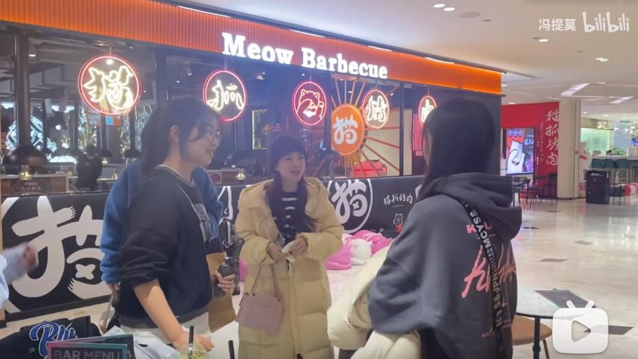 Feng Timo met with fans again, a house of beautiful women ate hot pot ...