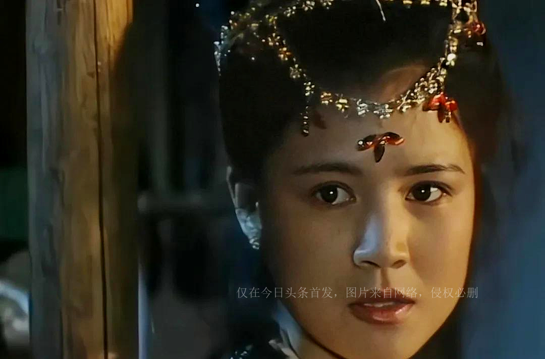 Discovered that Xu Ya, who plays Queen Shang Qingjun in Gods of Honor ...