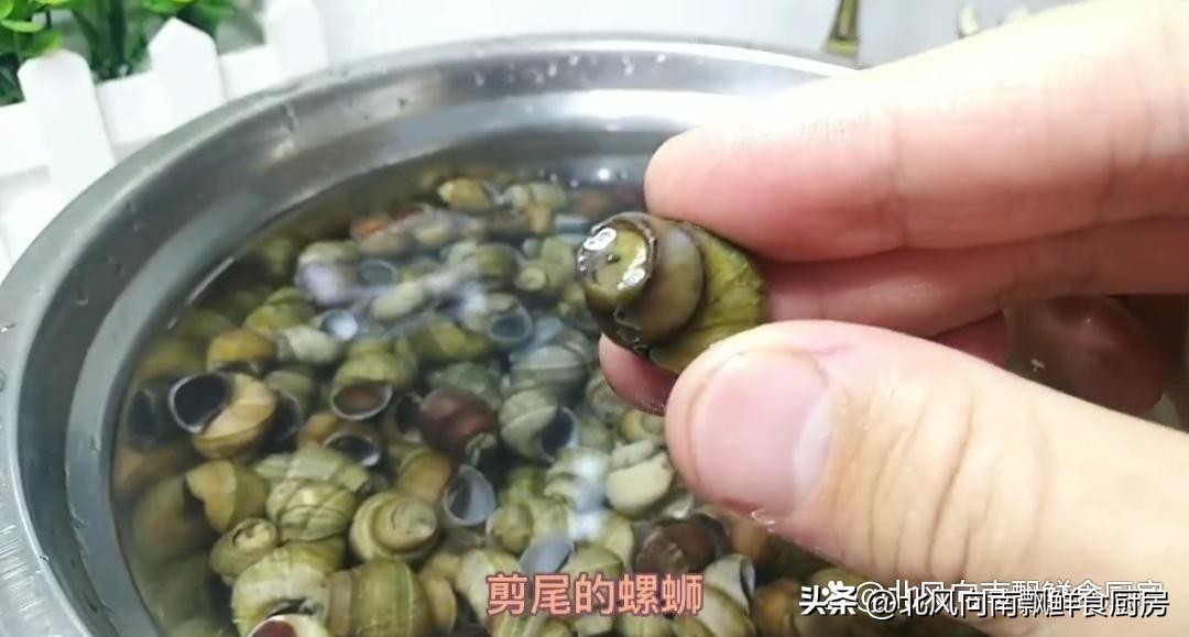 Stir-fried snails, it turns out that this step is added, it is tender ...
