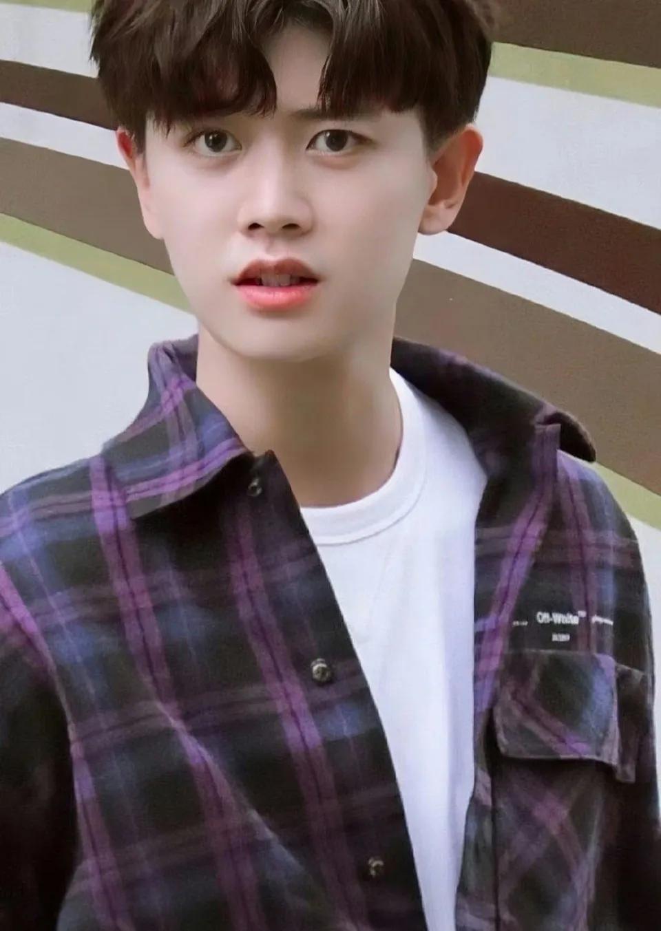 Ren Jialun's super youthful wallpaper! - iNEWS