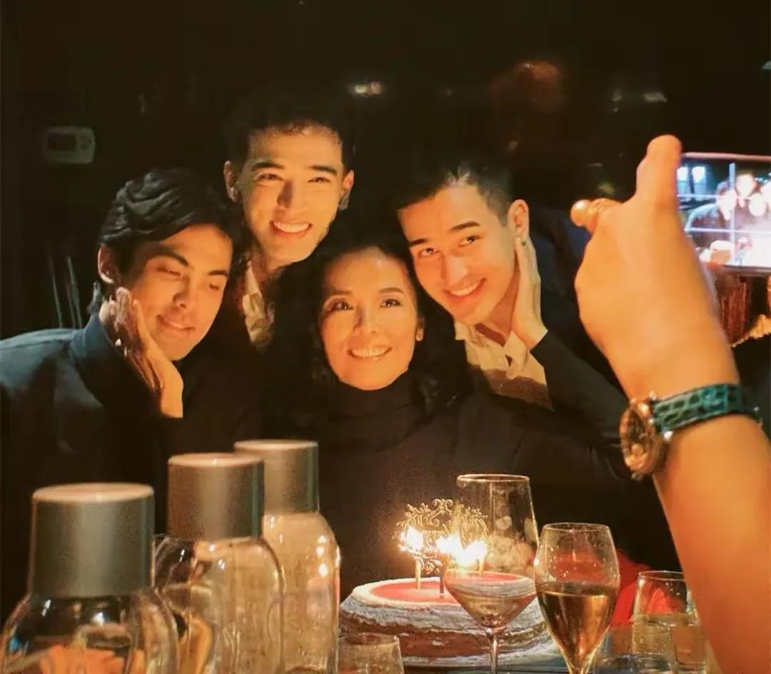 So stylish!Wei Wei's mixed-race son celebrates her birthday, and at the ...