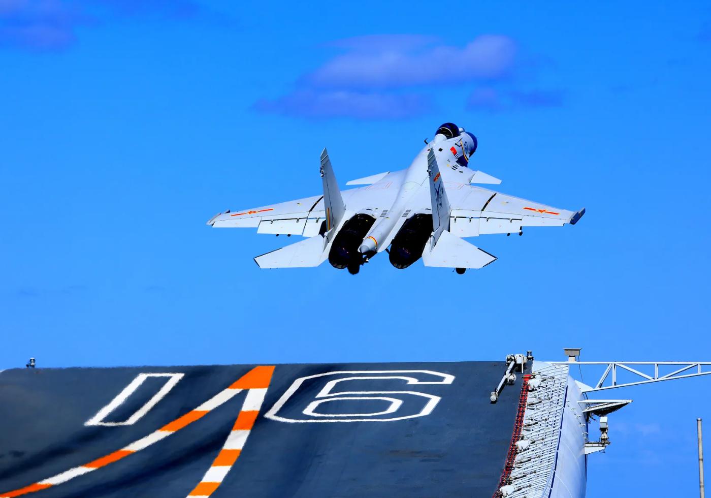 Our aircraft carrier formation took the initiative to attack, and it is ...