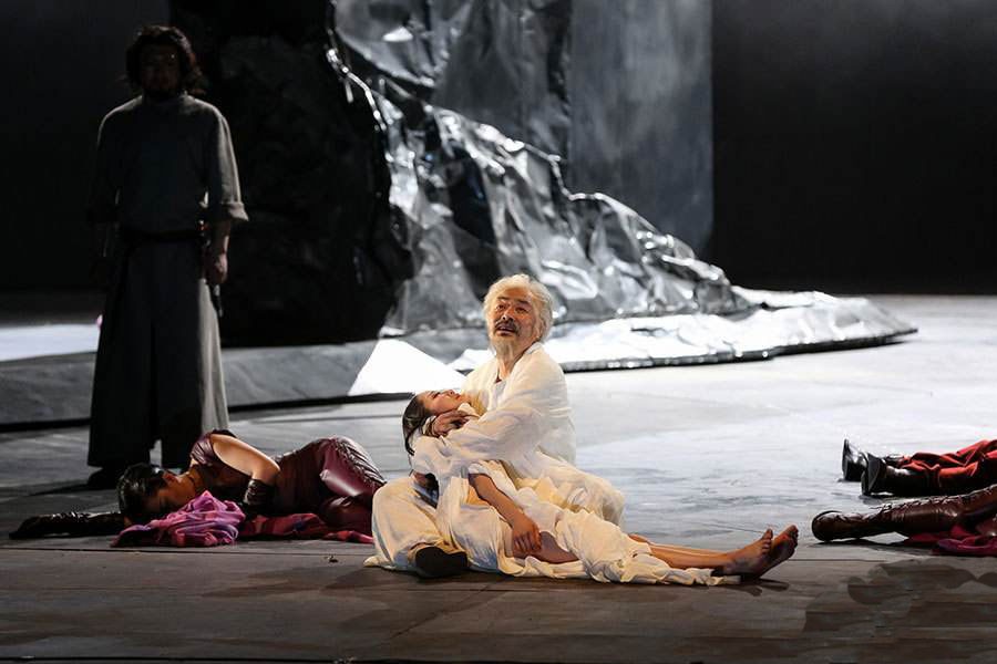 Differences between traditional and modern adaptations of "King Lear ...