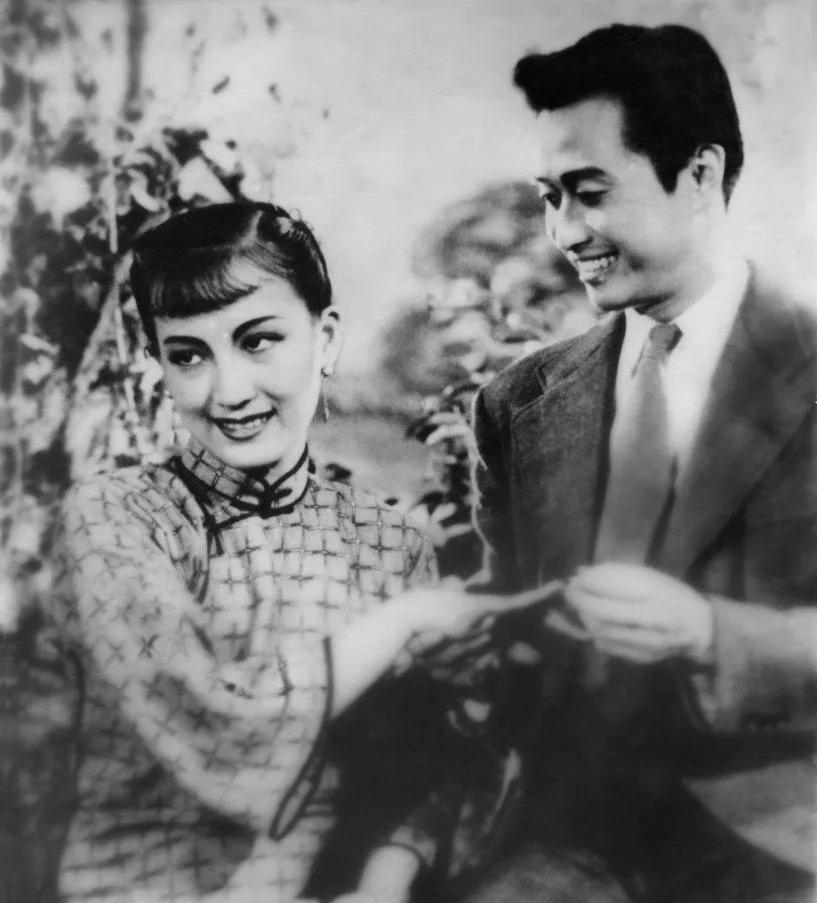 Zhou Xuan with a golden voice, every frown, every smile, every surprise ...