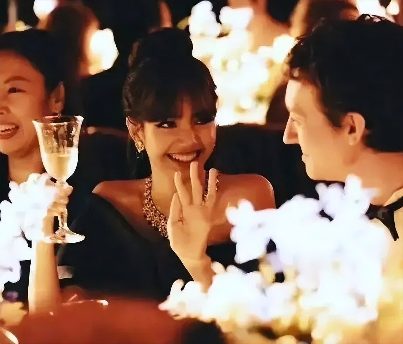 Lisa's love affair was exposed! Suspected to be in love with the third ...